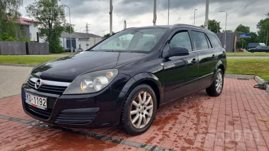 Black Opel Astra 2006 in Jelgava, with an engine capacity of 1.90 L and mileage of 360 thousand km for 699 €, photo 4 on AUTOMOTO.COM.LV