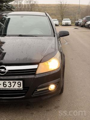 Melns Opel Astra 2006 Rīga, ar dzinēja tilpumu 1.90 L un nobraukumu 272 tūkst. km par 1700 €, foto  vietnē AUTOMOTO.COM.LV
