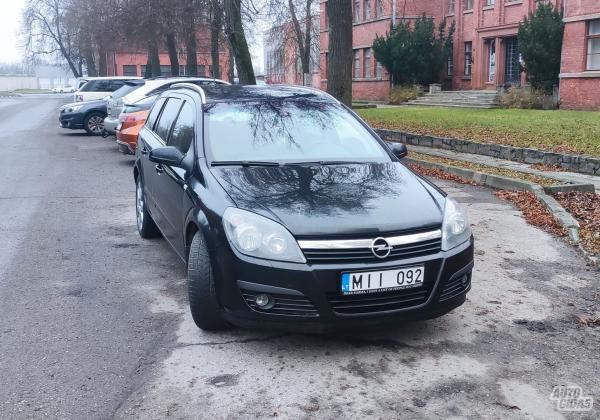 Black Opel Astra 2006 in Panevezys, with an engine capacity of 1.90 L and mileage of 285 thousand km for 1250 €, photo 7 on AUTOMOTO.COM.LV