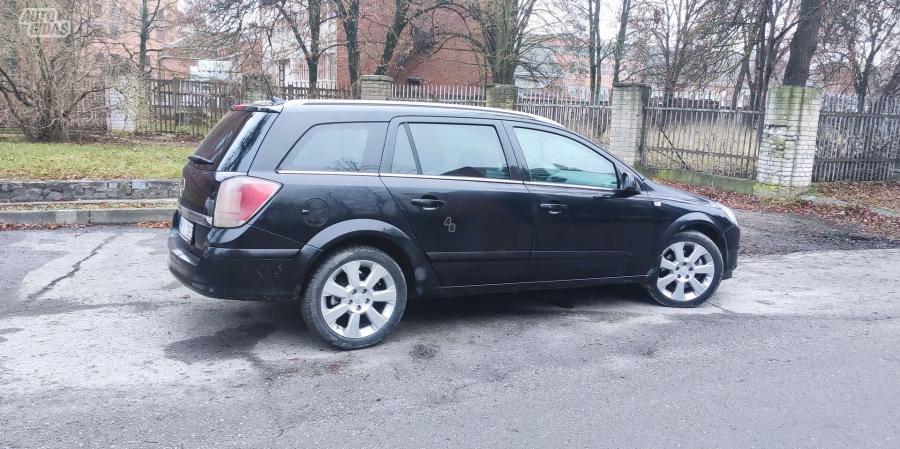 Melns Opel Astra 2006 Panevēža, ar dzinēja tilpumu 1.90 L un nobraukumu 285 tūkst. km par 1000 €, foto 5 vietnē AUTOMOTO.COM.LV