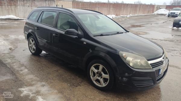 Black Opel Astra 2006 in Ukmerge, with an engine capacity of 1.90 L and mileage of 260 thousand km for 600 €, photo 2 on AUTOMOTO.COM.LV