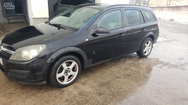 Black Opel Astra 2006 in Ukmerge, with an engine capacity of 1.90 L and mileage of 260 thousand km for 600 €, photo 3 on AUTOMOTO.COM.LV
