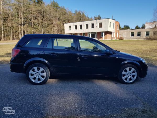 Black Opel Astra 2006 in Vilnius, with an engine capacity of 1.90 L and mileage of 398 thousand km for 1250 €, photo 3 on AUTOMOTO.COM.LV