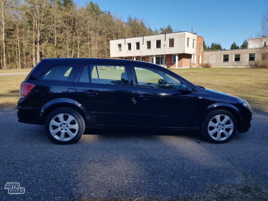 Melns Opel Astra 2006 Viļņa, ar dzinēja tilpumu 1.90 L un nobraukumu 398 tūkst. km par 1250 €, foto 3 vietnē AUTOMOTO.COM.LV