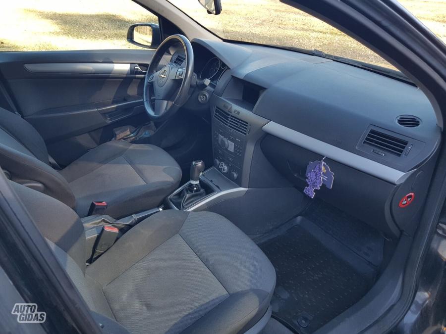 Melns Opel Astra 2006 Viļņa, ar dzinēja tilpumu 1.90 L un nobraukumu 398 tūkst. km par 1250 €, foto 8 vietnē AUTOMOTO.COM.LV
