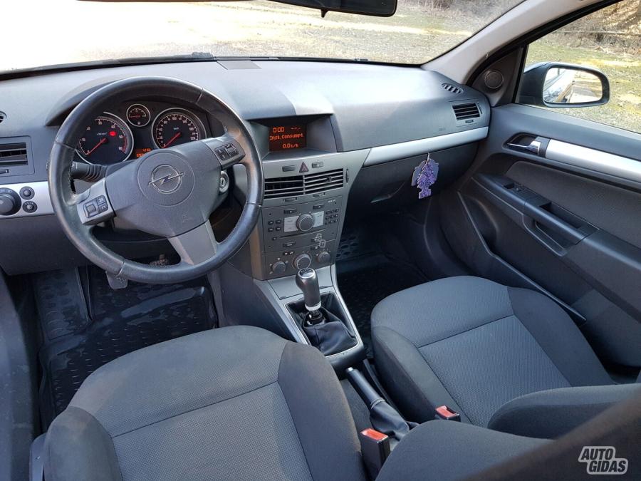 Melns Opel Astra 2006 Viļņa, ar dzinēja tilpumu 1.90 L un nobraukumu 398 tūkst. km par 1250 €, foto 10 vietnē AUTOMOTO.COM.LV