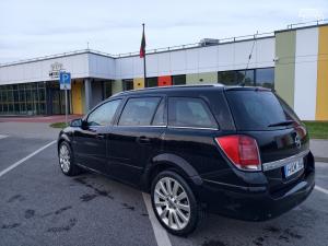 Black Opel Astra 2006 in Kaunas, with an engine capacity of 1.90 L and mileage of 240 thousand km for 1498 €, photo  on AUTOMOTO.COM.LV