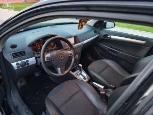 Melns Opel Astra 2006 Kauņa, ar dzinēja tilpumu 1.90 L un nobraukumu 240 tūkst. km par 1498 €, foto 6 vietnē AUTOMOTO.COM.LV