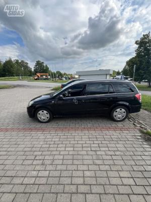 Black Opel Astra 2006 in Alytus, with an engine capacity of 1.80 L and mileage of 267 thousand km for 1000 €, photo 3 on AUTOMOTO.COM.LV