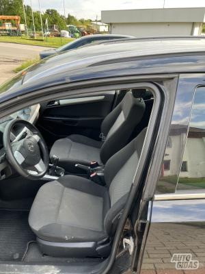 Black Opel Astra 2006 in Alytus, with an engine capacity of 1.80 L and mileage of 267 thousand km for 1000 €, photo 8 on AUTOMOTO.COM.LV