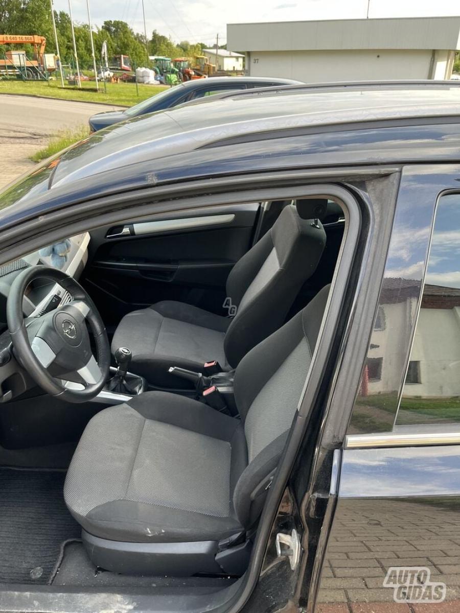 Black Opel Astra 2006 in Alytus, with an engine capacity of 1.80 L and mileage of 267 thousand km for 1000 €, photo 8 on AUTOMOTO.COM.LV