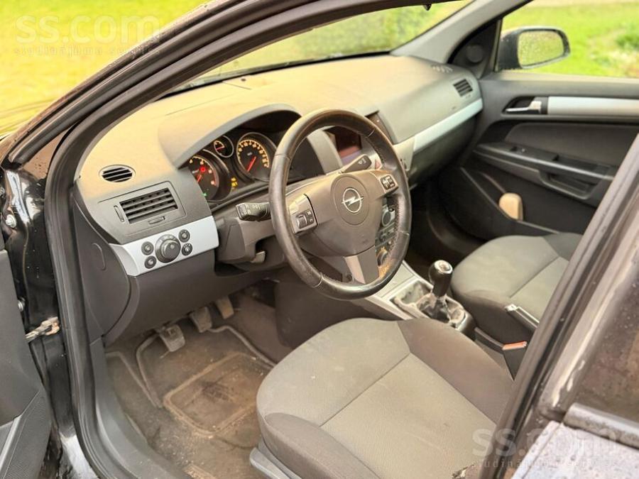 Melns Opel Astra 2006 Valmiera, ar dzinēja tilpumu 1.90 L un nobraukumu 351 tūkst. km par 2000 €, foto 6 vietnē AUTOMOTO.COM.LV