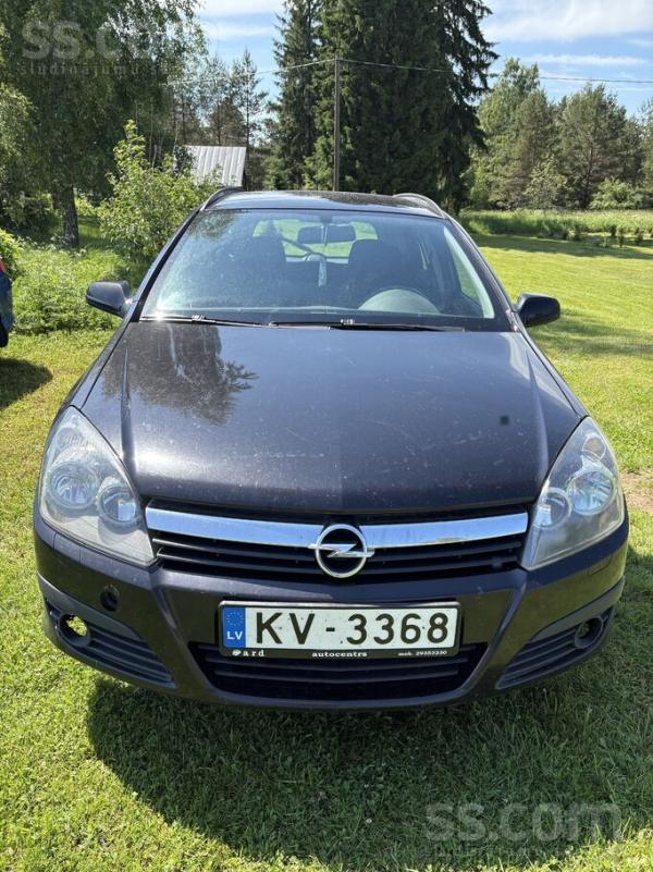 Melns Opel Astra 2006 Cēsis, ar dzinēja tilpumu 1.90 L un nobraukumu 360 tūkst. km par 1700 €, foto 1 vietnē AUTOMOTO.COM.LV