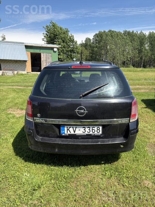 Melns Opel Astra 2006 Cēsis, ar dzinēja tilpumu 1.90 L un nobraukumu 360 tūkst. km par 1700 €, foto 2 vietnē AUTOMOTO.COM.LV