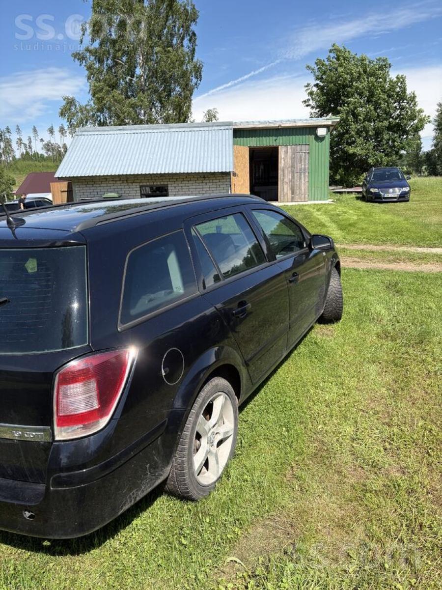Melns Opel Astra 2006 Cēsis, ar dzinēja tilpumu 1.90 L un nobraukumu 360 tūkst. km par 1700 €, foto 4 vietnē AUTOMOTO.COM.LV
