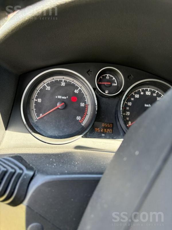 Melns Opel Astra 2006 Cēsis, ar dzinēja tilpumu 1.90 L un nobraukumu 360 tūkst. km par 1700 €, foto 7 vietnē AUTOMOTO.COM.LV