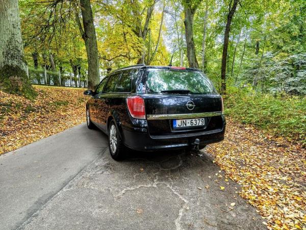 Melns Opel Astra 2006 Rīga, ar dzinēja tilpumu 1.90 L un nobraukumu 281 tūkst. km par 1800 €, foto 5 vietnē AUTOMOTO.COM.LV