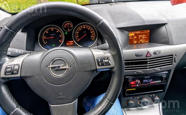 Melns Opel Astra 2006 Rīga, ar dzinēja tilpumu 1.90 L un nobraukumu 281 tūkst. km par 1800 €, foto 7 vietnē AUTOMOTO.COM.LV
