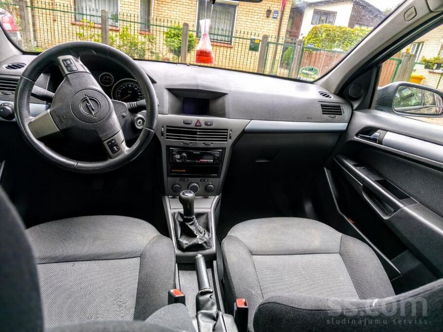 Melns Opel Astra 2006 Rīga, ar dzinēja tilpumu 1.90 L un nobraukumu 281 tūkst. km par 1800 €, foto 8 vietnē AUTOMOTO.COM.LV