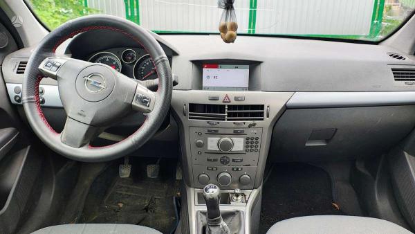 Melns Opel Astra 2006 Kauņa, ar dzinēja tilpumu 1.91 L un nobraukumu 319 tūkst. km par 600 €, foto 8 vietnē AUTOMOTO.COM.LV