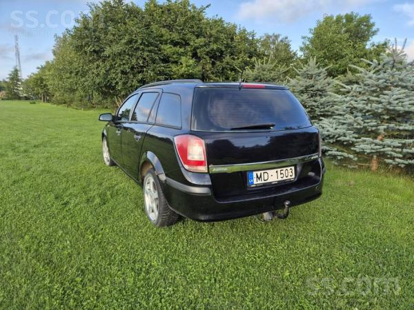 Melns Opel Astra 2006 Liepāja, ar dzinēja tilpumu 1.90 L un nobraukumu 457 tūkst. km par 1000 €, foto 3 vietnē AUTOMOTO.COM.LV