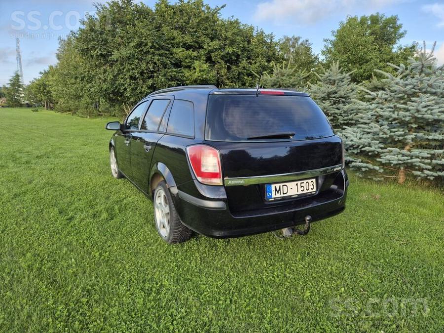 Melns Opel Astra 2006 Liepāja, ar dzinēja tilpumu 1.90 L un nobraukumu 457 tūkst. km par 1000 €, foto 4 vietnē AUTOMOTO.COM.LV