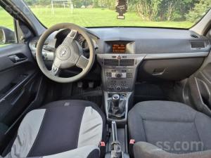 Melns Opel Astra 2006 Liepāja, ar dzinēja tilpumu 1.90 L un nobraukumu 457 tūkst. km par 1000 €, foto 5 vietnē AUTOMOTO.COM.LV