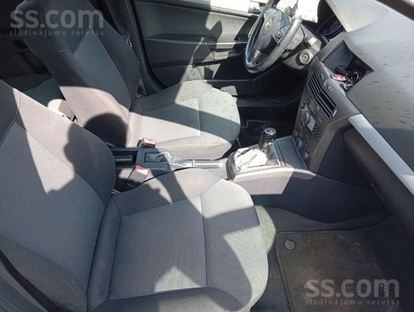Melns Opel Astra 2006 Cēsis, ar dzinēja tilpumu 1.90 L un nobraukumu 351 tūkst. km par 1350 €, foto 11 vietnē AUTOMOTO.COM.LV