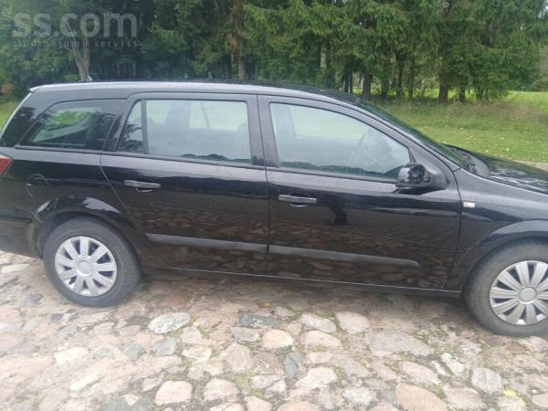 Melns Opel Astra 2006 Cēsis, ar dzinēja tilpumu 1.30 L un nobraukumu 377 tūkst. km par 1000 €, foto 5 vietnē AUTOMOTO.COM.LV