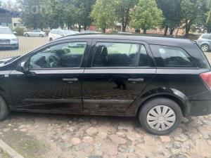 Melns Opel Astra 2006 Cēsis, ar dzinēja tilpumu 1.30 L un nobraukumu 377 tūkst. km par 1000 €, foto 9 vietnē AUTOMOTO.COM.LV