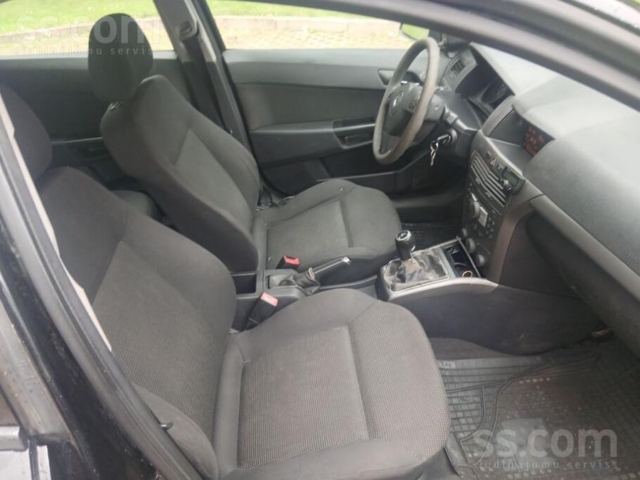 Melns Opel Astra 2006 Cēsis, ar dzinēja tilpumu 1.30 L un nobraukumu 377 tūkst. km par 1000 €, foto 11 vietnē AUTOMOTO.COM.LV