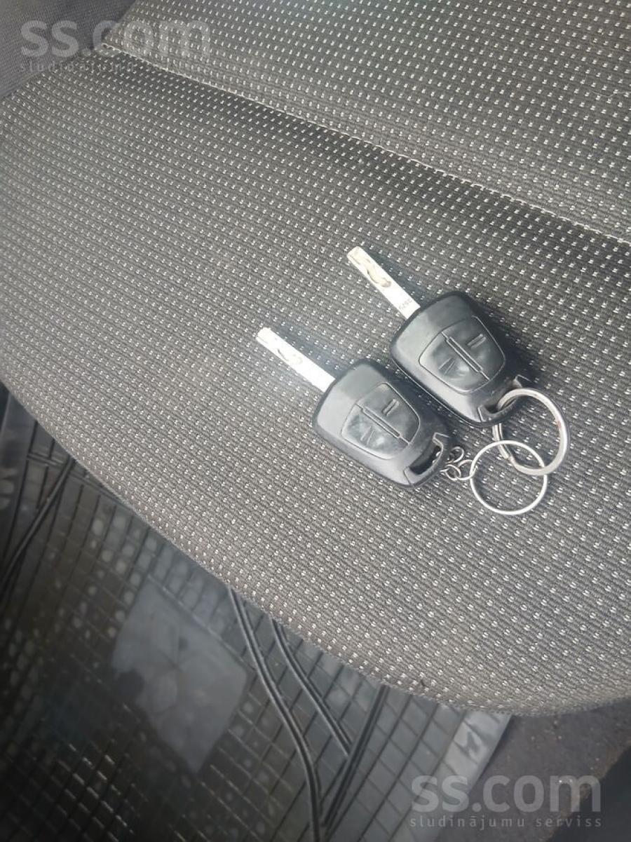 Melns Opel Astra 2006 Cēsis, ar dzinēja tilpumu 1.30 L un nobraukumu 377 tūkst. km par 1000 €, foto 16 vietnē AUTOMOTO.COM.LV