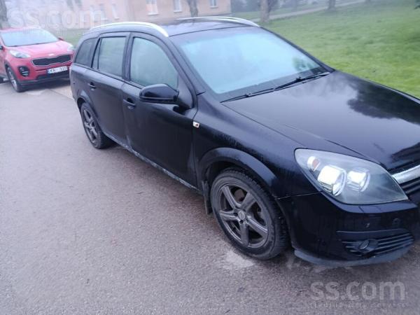 Black Opel Astra 2006 in Jekabpils, with an engine capacity of 1.90 L and mileage of 371 thousand km for 2100 €, photo 7 on AUTOMOTO.COM.LV