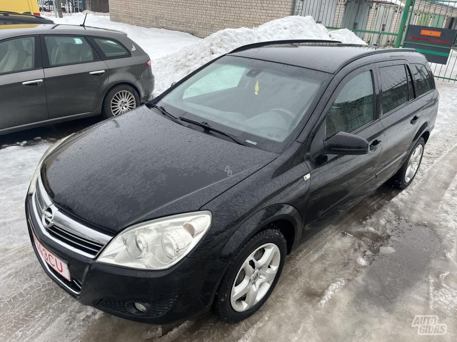 Black Opel Astra 2007 in Kaunas, with an engine capacity of 1.90 L and mileage of 40 thousand km for 1299 €, photo 1 on AUTOMOTO.COM.LV