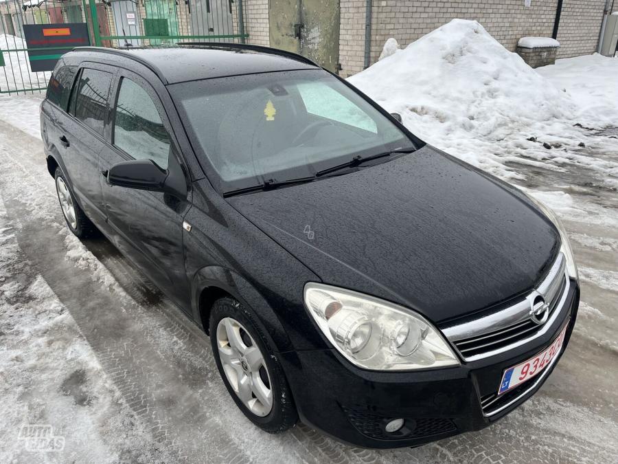 Black Opel Astra 2007 in Kaunas, with an engine capacity of 1.90 L and mileage of 40 thousand km for 1299 €, photo 2 on AUTOMOTO.COM.LV