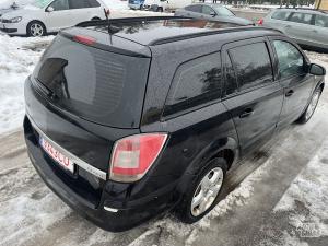 Black Opel Astra 2007 in Kaunas, with an engine capacity of 1.90 L and mileage of 40 thousand km for 1299 €, photo 3 on AUTOMOTO.COM.LV
