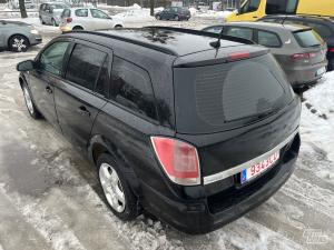 Black Opel Astra 2007 in Kaunas, with an engine capacity of 1.90 L and mileage of 40 thousand km for 1299 €, photo 4 on AUTOMOTO.COM.LV
