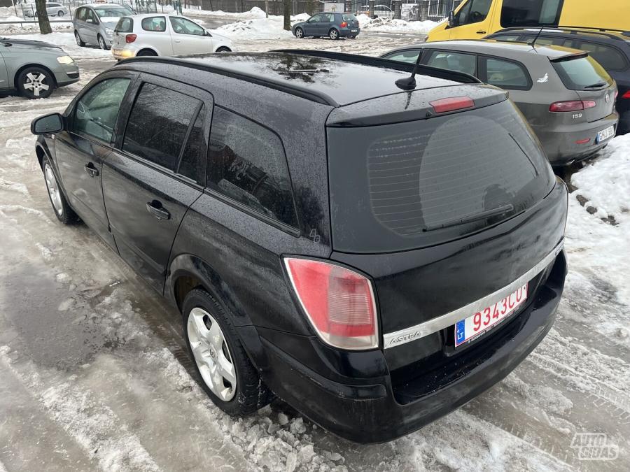 Black Opel Astra 2007 in Kaunas, with an engine capacity of 1.90 L and mileage of 40 thousand km for 1299 €, photo 4 on AUTOMOTO.COM.LV