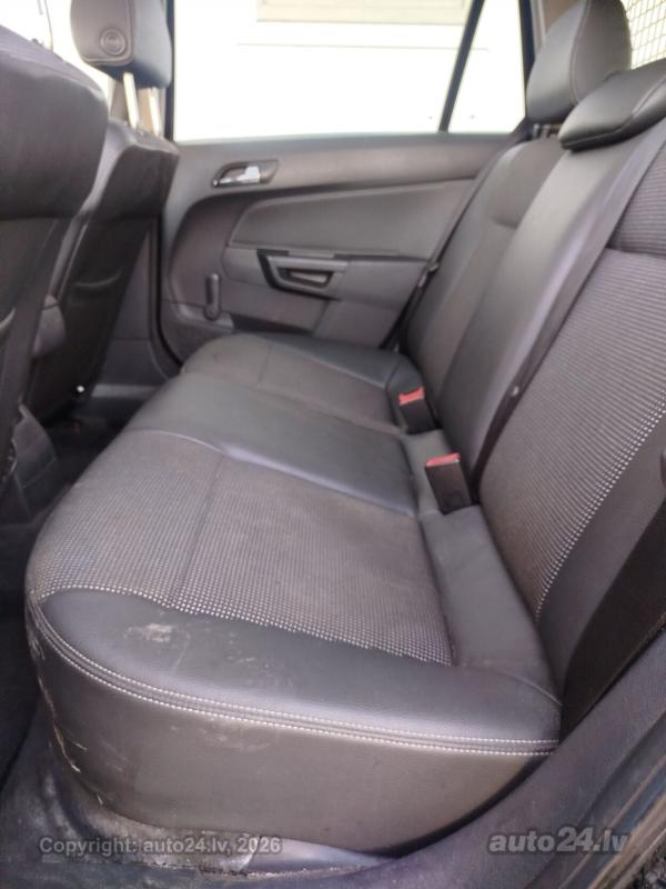 Melns Opel Astra 2007 Tartu, ar dzinēja tilpumu 1.90 L un nobraukumu 341 tūkst. km par 1890 €, foto 11 vietnē AUTOMOTO.COM.LV