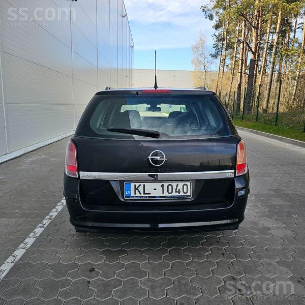 Black Opel Astra 2007 in Riga, with an engine capacity of 1.70 L and mileage of 373 thousand km for 1510 €, photo 6 on AUTOMOTO.COM.LV