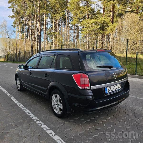 Black Opel Astra 2007 in Riga, with an engine capacity of 1.70 L and mileage of 373 thousand km for 1510 €, photo 7 on AUTOMOTO.COM.LV