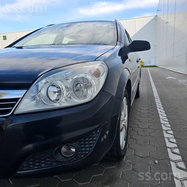 Black Opel Astra 2007 in Riga, with an engine capacity of 1.70 L and mileage of 373 thousand km for 1510 €, photo 10 on AUTOMOTO.COM.LV
