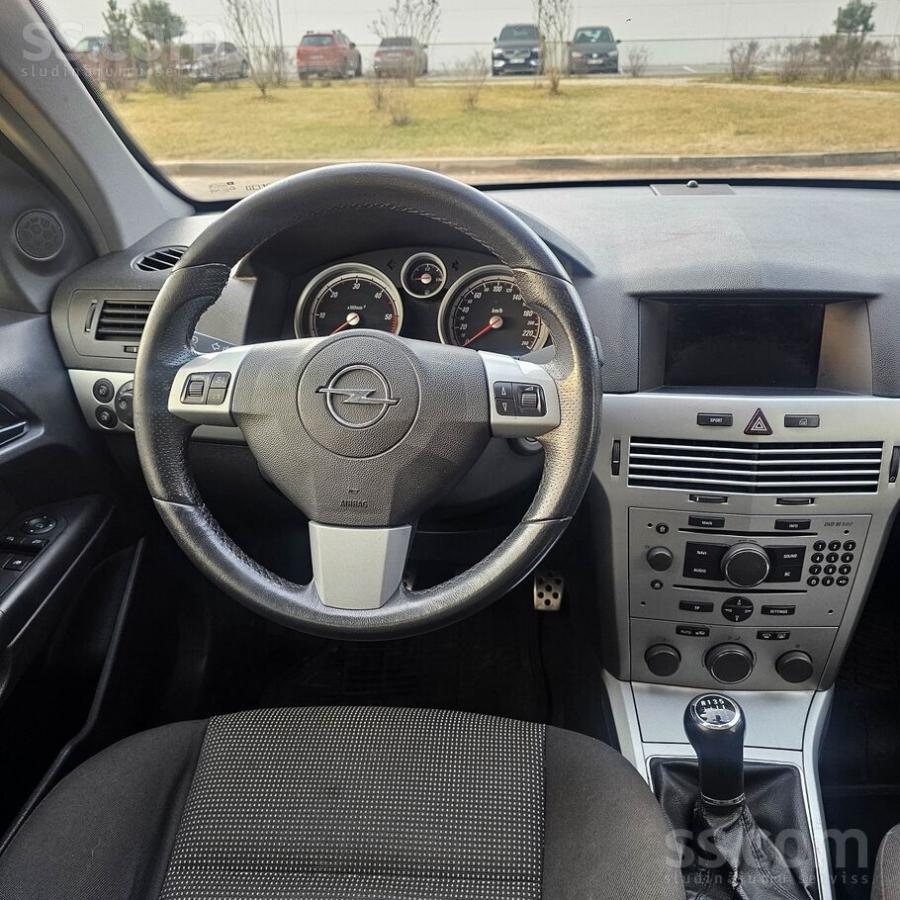 Melns Opel Astra 2007 Rīga, ar dzinēja tilpumu 1.70 L un nobraukumu 373 tūkst. km par 1510 €, foto 12 vietnē AUTOMOTO.COM.LV