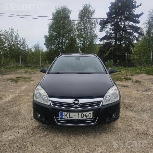 Melns Opel Astra 2007 Rīga, ar dzinēja tilpumu 1.70 L un nobraukumu 370 tūkst. km par 1390 €, foto 2 vietnē AUTOMOTO.COM.LV