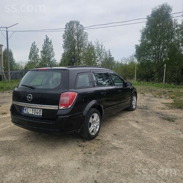 Melns Opel Astra 2007 Rīga, ar dzinēja tilpumu 1.70 L un nobraukumu 370 tūkst. km par 1390 €, foto 4 vietnē AUTOMOTO.COM.LV