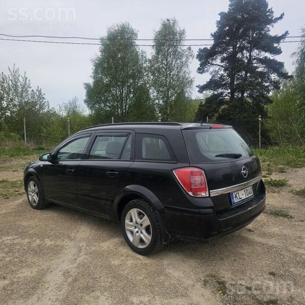 Melns Opel Astra 2007 Rīga, ar dzinēja tilpumu 1.70 L un nobraukumu 370 tūkst. km par 1390 €, foto 5 vietnē AUTOMOTO.COM.LV