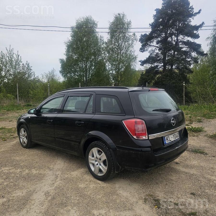 Black Opel Astra 2007 in Riga, with an engine capacity of 1.70 L and mileage of 370 thousand km for 1390 €, photo 6 on AUTOMOTO.COM.LV