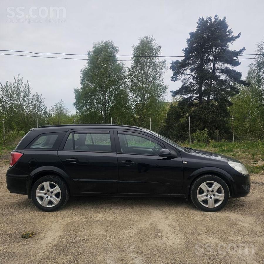 Black Opel Astra 2007 in Riga, with an engine capacity of 1.70 L and mileage of 370 thousand km for 1390 €, photo 7 on AUTOMOTO.COM.LV