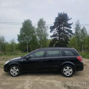Black Opel Astra 2007 in Riga, with an engine capacity of 1.70 L and mileage of 370 thousand km for 1390 €, photo 8 on AUTOMOTO.COM.LV