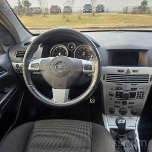 Black Opel Astra 2007 in Riga, with an engine capacity of 1.70 L and mileage of 370 thousand km for 1390 €, photo 9 on AUTOMOTO.COM.LV